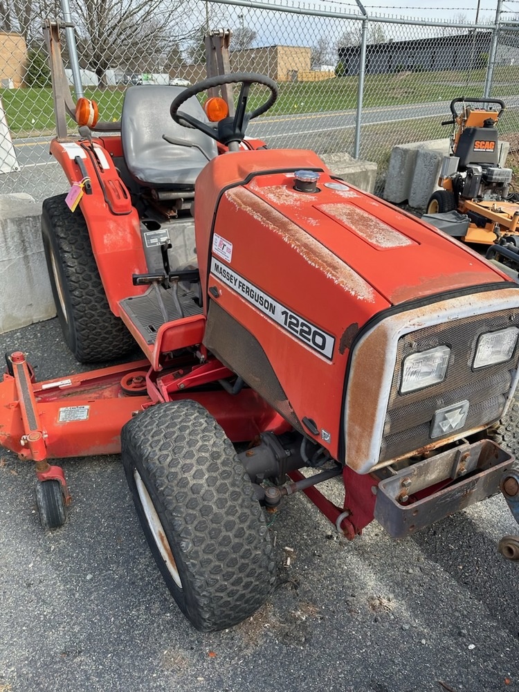 Massey Ferguson 1220 - Riddle Tractor